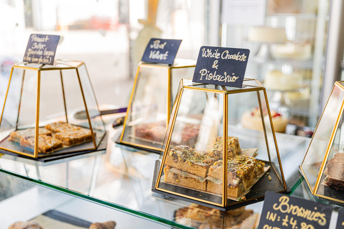 How to display your cakes and treats | Jack and Beyond